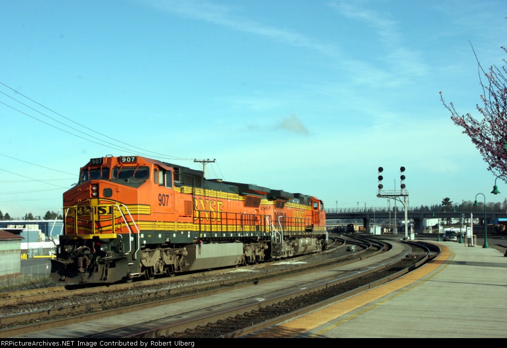 BNSF 907 BNSF 4567